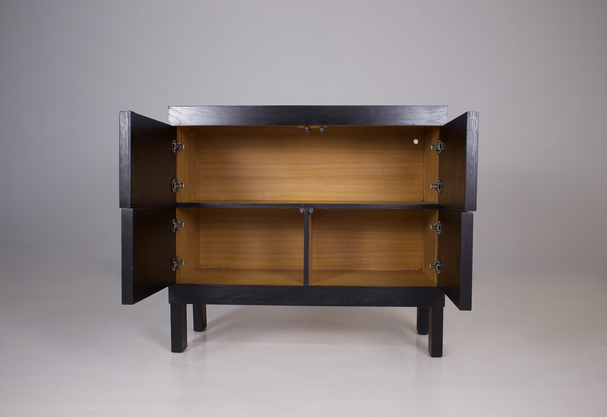 Buffet brutaliste en chêne noirci. - Meubles Vintage